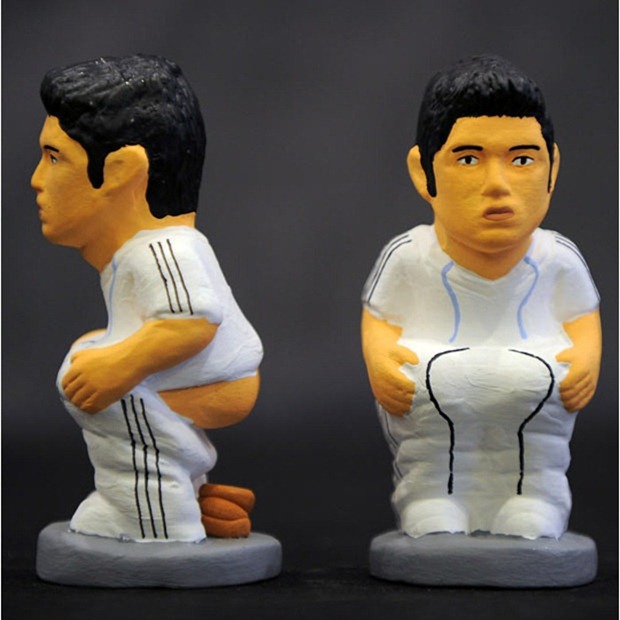 Caganers: Figurines of Pooping World Leaders in Nativity Scenes ...